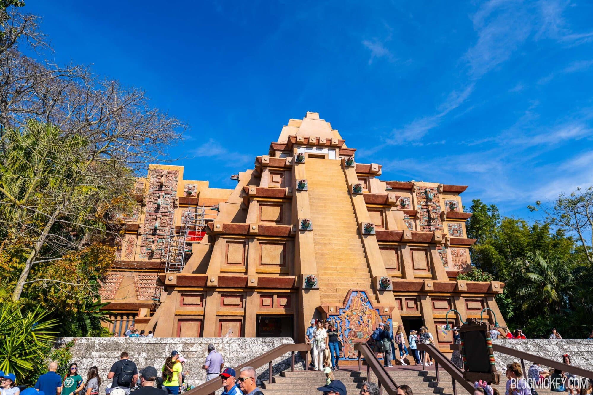 Interesting Scaffolding Installed on the Exterior of the Mexico ...