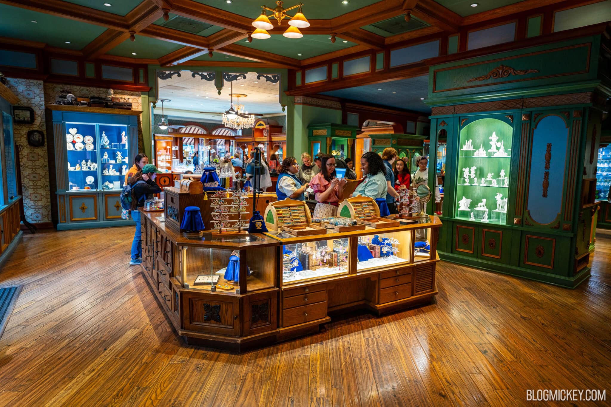 Arribas Tiara Foundry: Exclusive Make-Your-Own Tiara Debuts at Magic ...