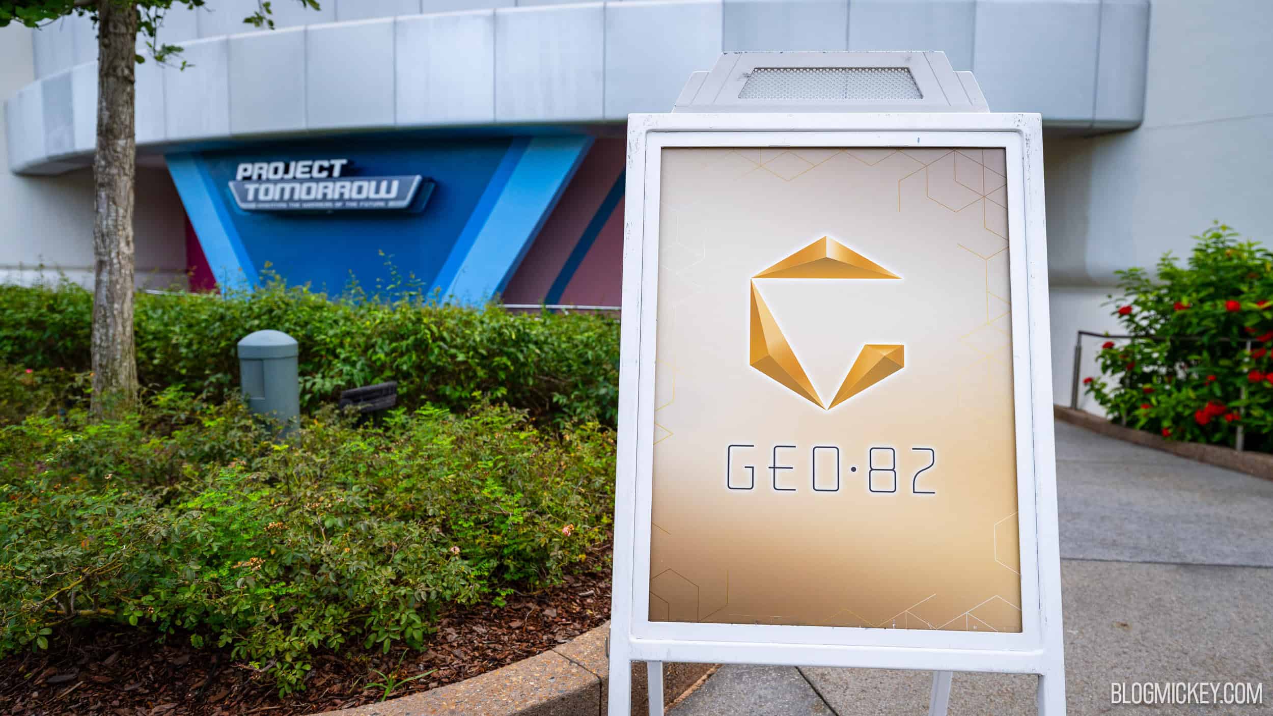 New (Temporary) GEO-82 Signage, Entrance Impacted by Spaceship Earth ...