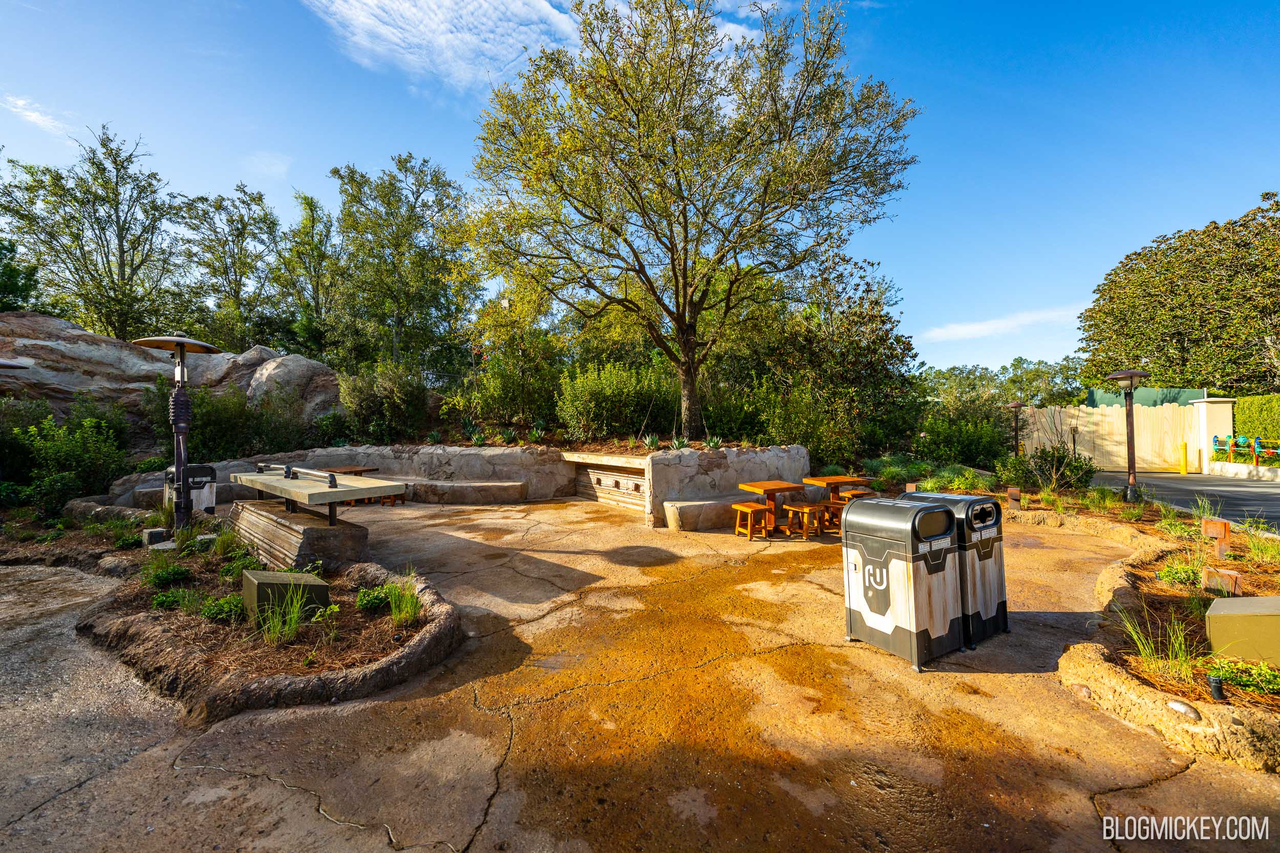 New Star Wars: Galaxy's Edge Seating Area Debuts at Disney's Hollywood ...